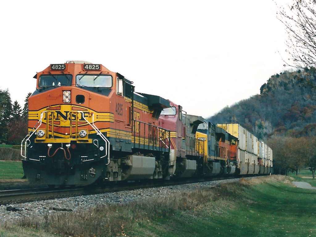 BNSF 4825